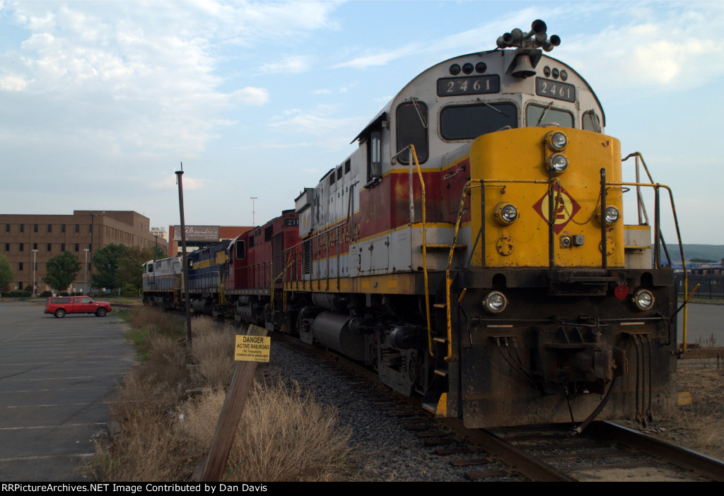 DL C425 2461 and friends idling under a cool sky